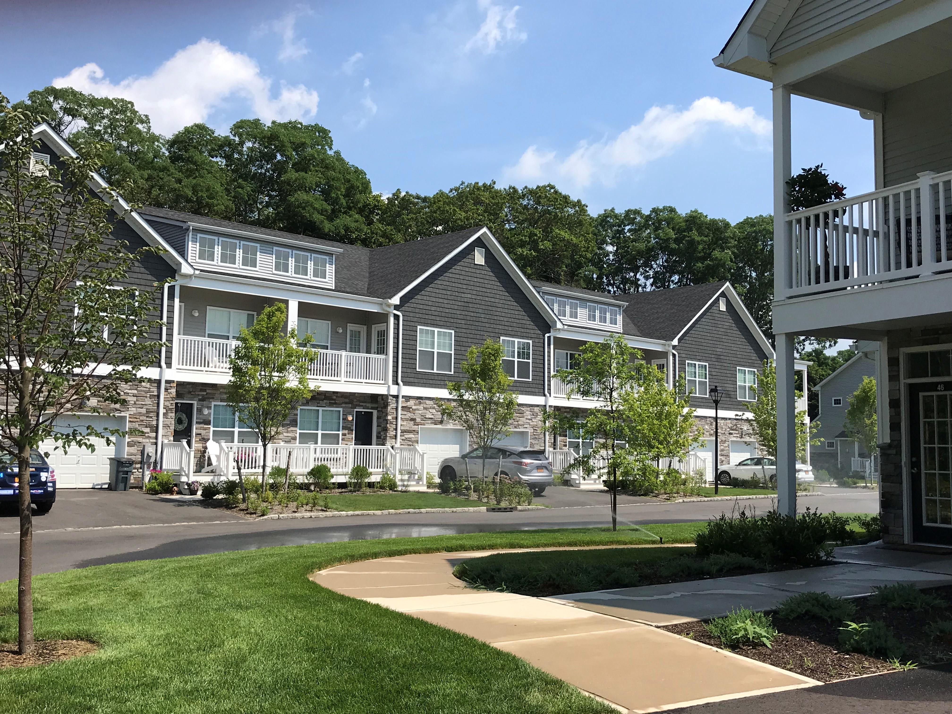 Fairfield Townhouses At Selden